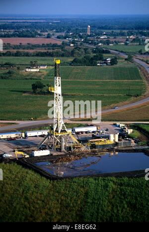 Onshore land rig in oil and gas industry Stock Photo - Alamy