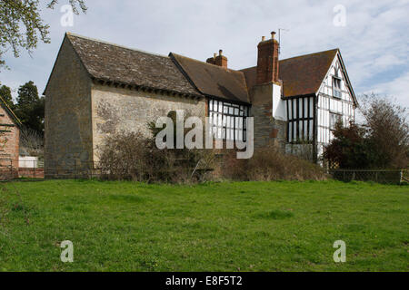 The exterior of Odda's 11th century Saxon chapel at Deerhurst ...