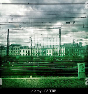 train through city Stock Photo - Alamy