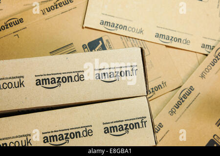 Amazon logo logos on boxes, amazon boxes Stock Photo - Alamy