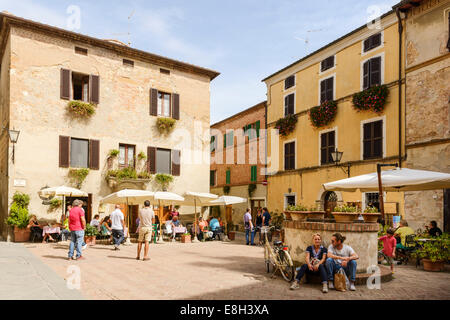 Cafe, Piazza di Spagna, Pienza, Tucsany, Italy Stock Photo - Alamy