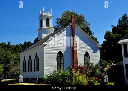 Newfane, Vermont: 1832 Union Hall, the village's original meeting house ...