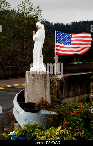 Commemorative statue to Kenneth L. Reusser, the most decorated Marine ...