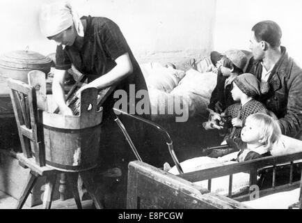 Misery of the German population in war year 1916: An old woman ...