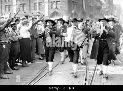 Vintage 1930's Nazi rally march in memory of Nazi victims of Beer Hall ...