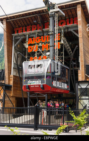 Cable car arriving at Aiguille du Midi Chamonix France Stock Photo - Alamy