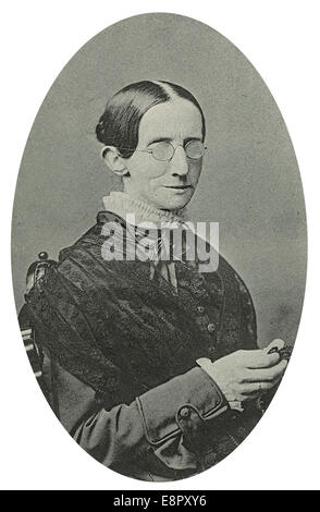 This black and white photograph shows the 1909 University of Oregon ...