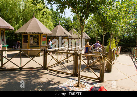 Entrance to Chessington World of adventures Stock Photo - Alamy