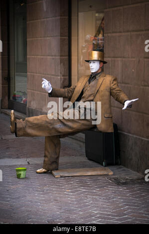 mime artist statue gold golden street performer performers busking ...