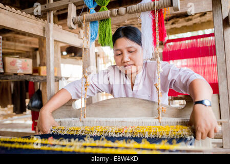 Traditional weaving in rural Myanmar Stock Photo - Alamy