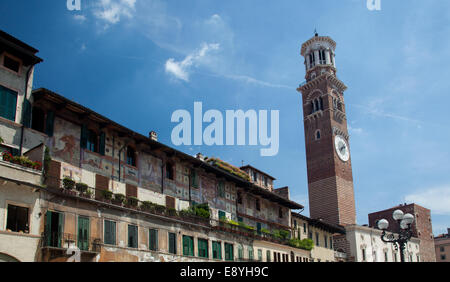 Lamberti tower in verona Stock Photo - Alamy