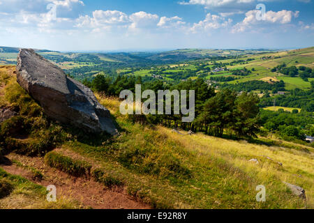 Gritstone rocks on summit of Eccles Pike a hill near Chapel en le Frith ...