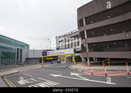 Manchester Airport Terminal 3 entrance arrivals Stock Photo - Alamy