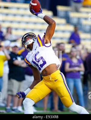 LSU wide receiver Malachi Dupre (15) tries to catch the ball as McNeese ...