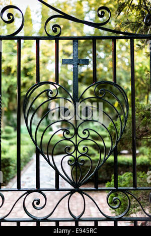 The Double Heart gate at the entrance to Philip Simmons Park at St John ...