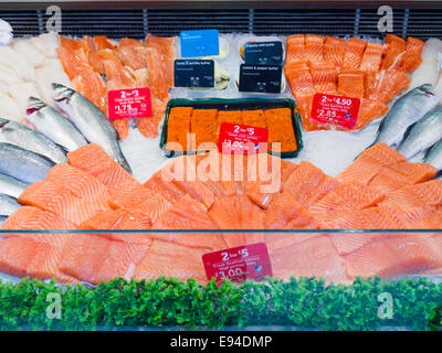 Fishmonger counter at a supermarket Stock Photo - Alamy