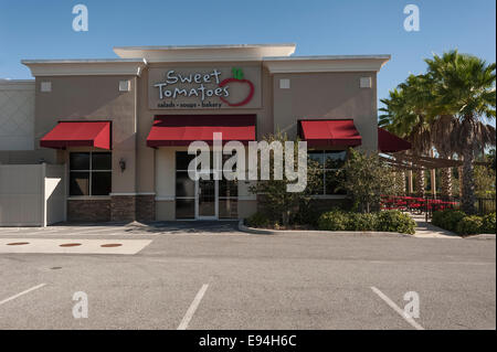 Sweet Tomatoes Restaurant located in Lady Lake, Florida USA Stock Photo ...