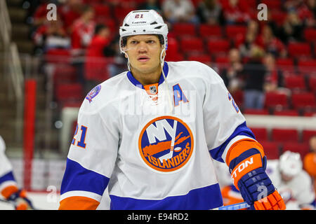 New York Islanders right wing Josh Bailey (12) warms up before an NHL ...