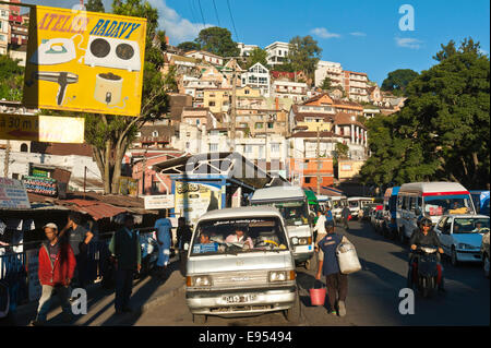 Madagascar, Analamanga Antananarivo, traffic, people crossing Ave de l ...