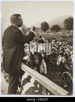 A photograph of President Theodore Roosevelt addressing a crowd in ...