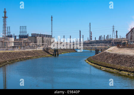 Oil refineries in Carson, Los Angeles County, USA Stock Photo - Alamy