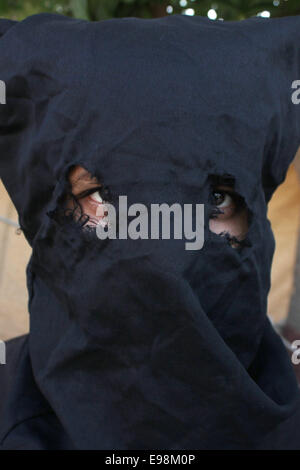 Lahore, Pakistan. 21st Oct, 2014. Pakistani CIA Police Lahore officials ...