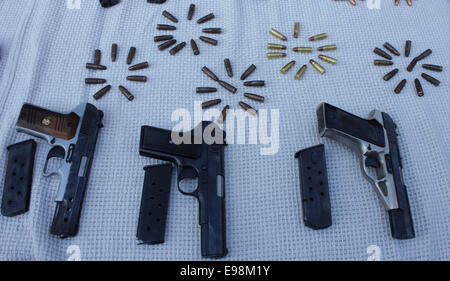 Lahore, Pakistan. 21st Oct, 2014. Pakistani CIA Police Lahore officials ...