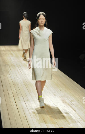 matohu Spring/Summer 2015 - Tokyo Collection - Woman, Runway Spring ...