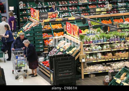 TESCO SUPERMARKET IN BAR HILL CAMBRIDGE Stock Photo - Alamy