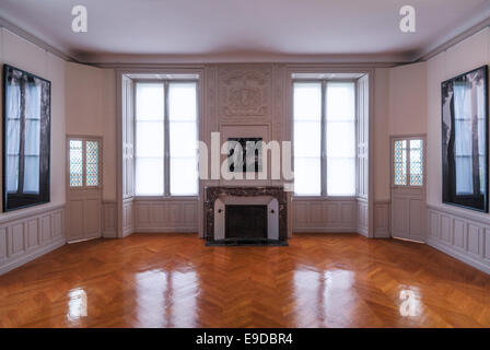 Château de Chaumont French white castle Stock Photo - Alamy