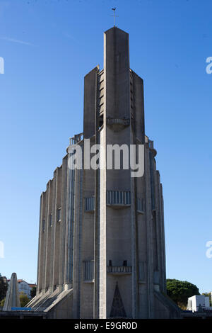 church Notre-Dame-de-Royan cathedral modern brutal Stock Photo - Alamy