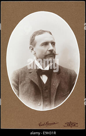 This photograph features Carl Sofus Lumholtz, a Norwegian explorer and ...