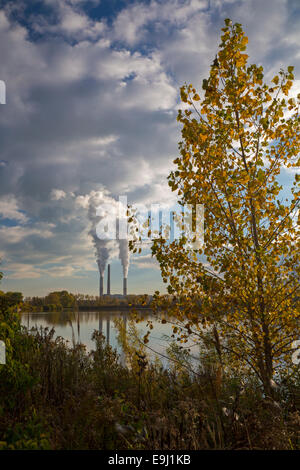 Monroe, Michigan - DTE Energy's Monroe Power Plant, the second-largest ...