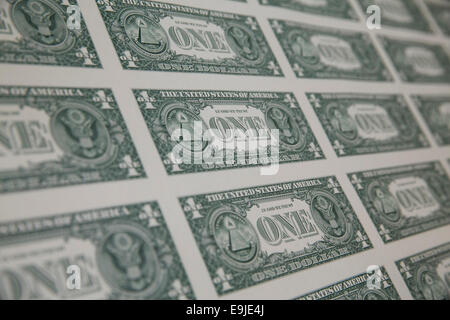 Uncut sheets of United States One Dollar ($1) bills during production ...