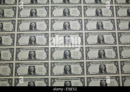 Uncut sheets of United States One Dollar ($1) bills during production ...