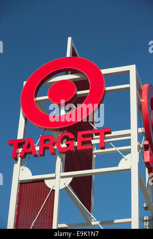 TARGET STORE SIGN (©TARGET CORP 1995) CLEVELAND OHIO USA Stock Photo ...