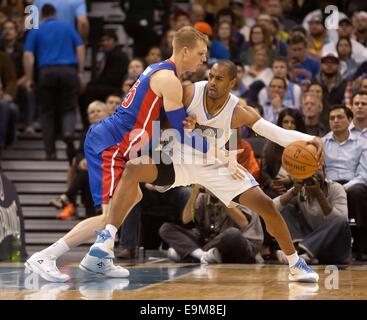 Denver, Colorado, USA. 29th Oct, 2014. Nuggets RANDY FOYE, right ...