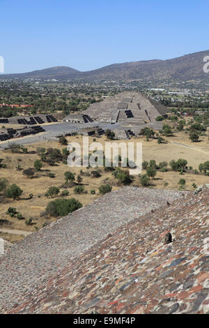 Teotihuacan, Pyramid of the Moon or Moon Pyramid against blue sky ...
