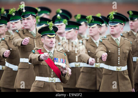 Soldiers from the 1st Battalion, The Princess of Wales Royal Regiment ...