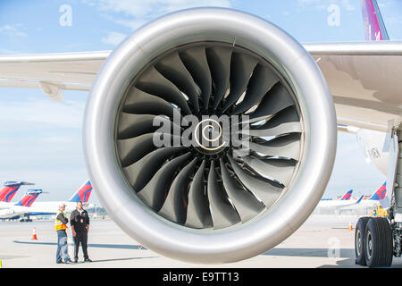 Rolls-Royce Trent 1000 engine-cowling of the first Boeing 787-8 ...