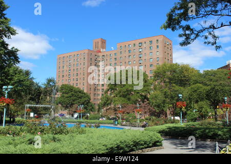 Metropolitan Oval Fountain, Parkchester, Bronx, New York Stock Photo ...
