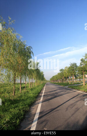 Xi'an, Shaanxi Weihe river embankment road Stock Photo - Alamy