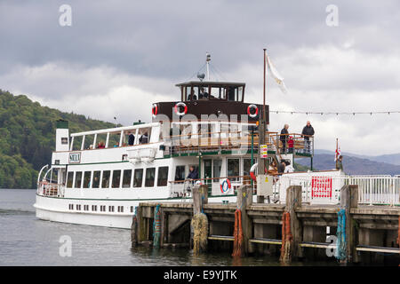 Steamer cruiser boat The Swan on Lake Windermere at Bowness pier Stock ...