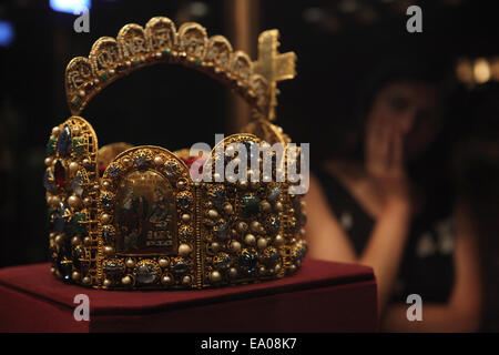 Imperial Crown of the Holy Roman Empire of Otto I. 962 AD Hofburg Stock ...