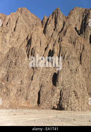 Rock formations in the Arabian Desert Stock Photo - Alamy
