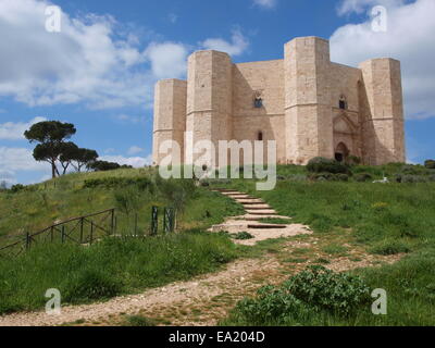 Italien, Apulien, Castel del Monte, achteckiger Innenhof (Octogon ...