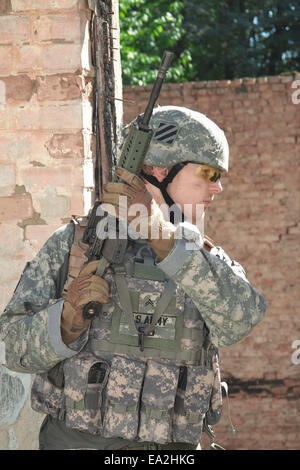 US Soldier on urban patrol mission aiming (portrait Stock Photo - Alamy