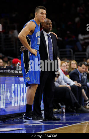 Orlando Magic forward Aaron Gordon, right, and Milwaukee Bucks forward ...