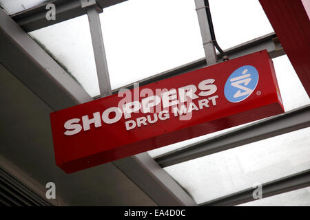 Shoppers Drug Mart store sign and logo facade Stock Photo - Alamy