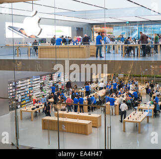 The Apple store in the Zorlu Center in Istanbul Turkey Stock Photo - Alamy